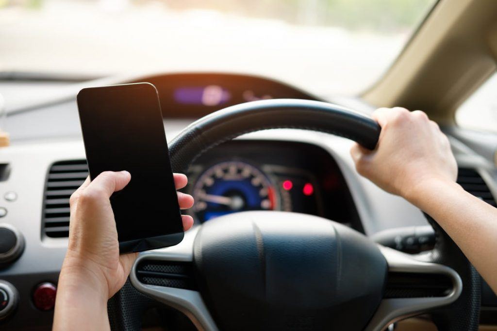 Study Finds Drivers Are Still Being Distracted by Their Cell Phones ...